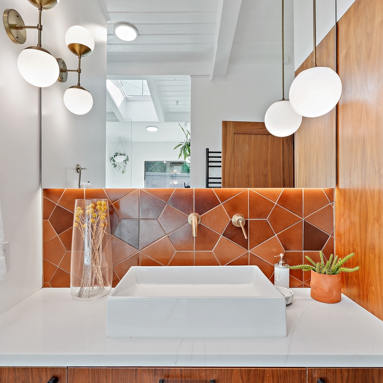 30+ Bathroom Backsplash Ideas – VivyNest