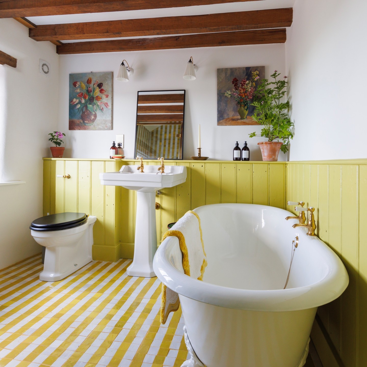 40+ Yellow Bathroom Ideas – VivyNest